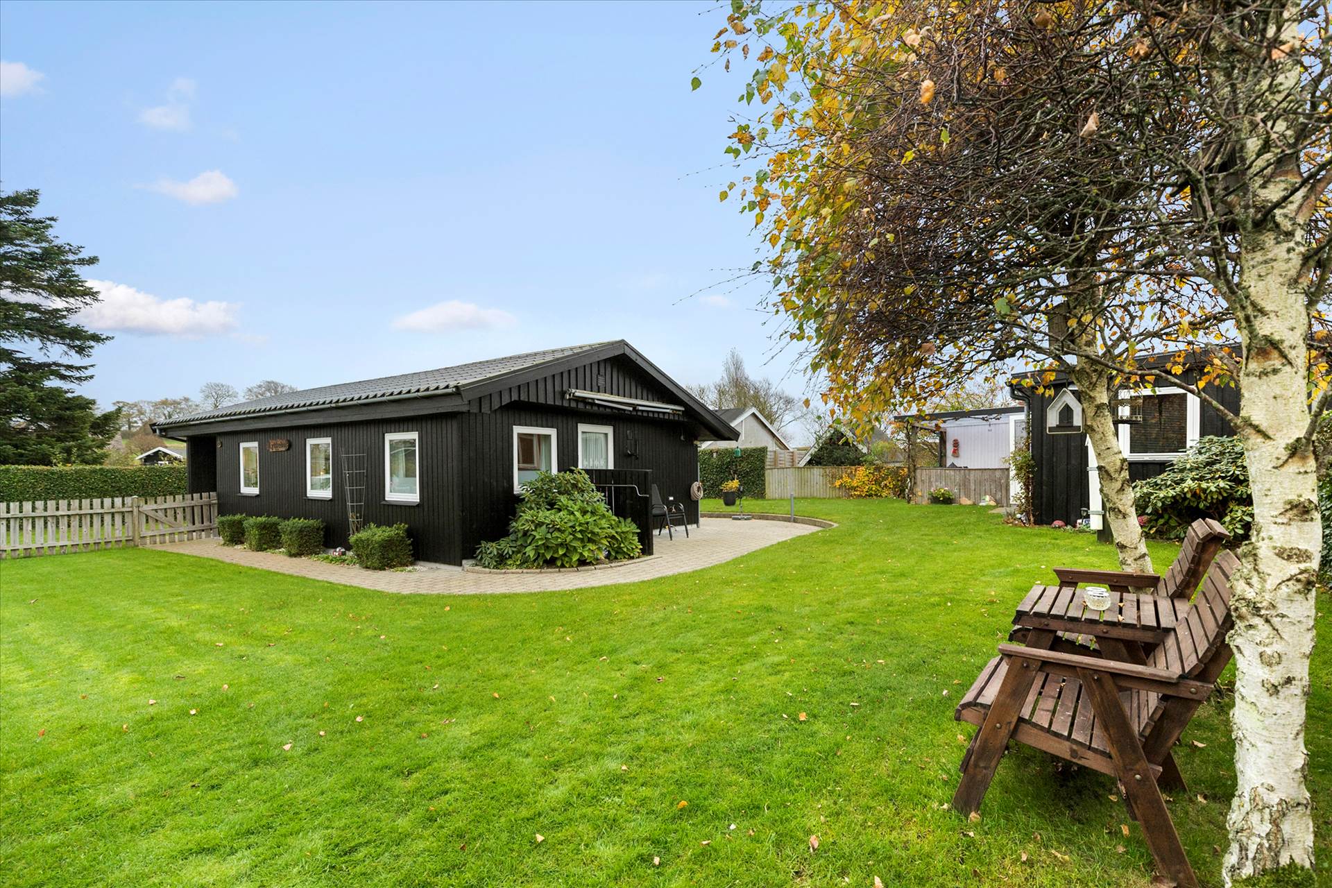 Strandvejen 17, Rønde -Sommerhus til salg
